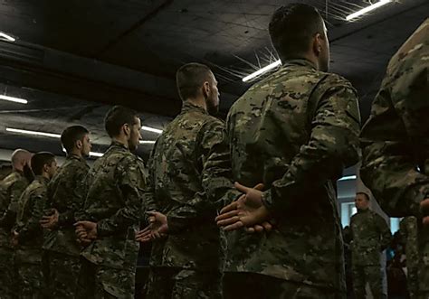 Президент дозволив проходити військову службу за контрактом людям віком понад 60 років