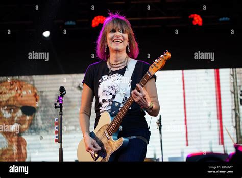 Chrissie Hynde Von Den Pretenders Tritt Auf Der Bühne Des Glastonbury
