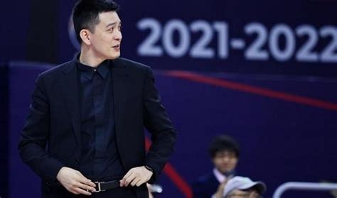 郭艾伦：恩爱夫妻难免意见不合，解决矛盾后会更甜蜜！东方体育