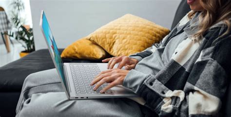 Lenovo Yoga Slim Carbon Laptop Ringan Namun Powerful Idgameware