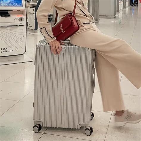 กระเป๋าเดินทาง 28 ราคา 1 Xxx แข็งแรง เกินราคามาก แกลเลอรีที่โพสต์