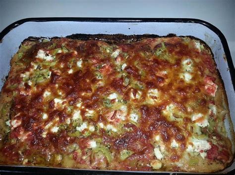 Рецепта за домашна пица с луканка и сирене кулинарно бг