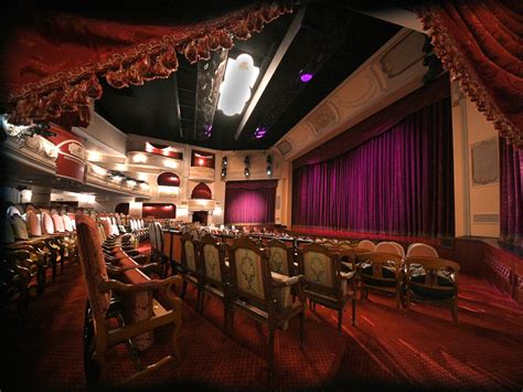 Галерея театра