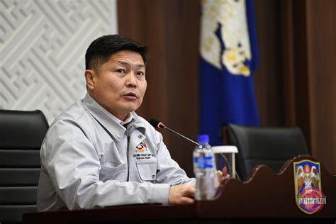 Х Нямбаатар Өвлөөс өмнө 51 мянган айлыг хийн болон цахилгаан халаалт руу шилжүүлэх сорилт