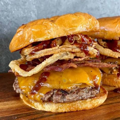 18 Juicy Western Burgers Recipes For Grilling Enthusiasts Just Love