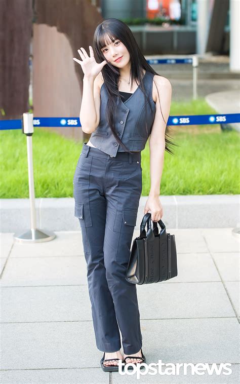 권은비 ‘애교 가득한 출근 인사 권은비의 영스트리트 출근길 [hd포토] 최규석 기자 톱스타뉴스