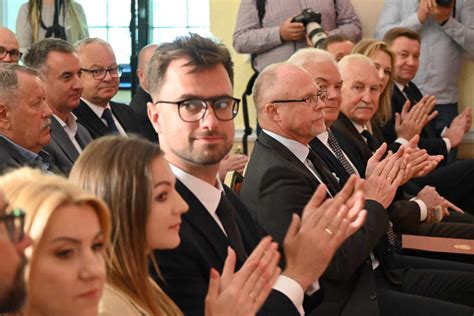 W Pierwszym Dniu Matur Rafał Dąbrowski Zaprzysiężony Na Burmistrza