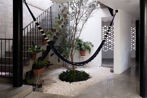 Concrete House By Gestalt Associates Take Cues From Colonial Architecture