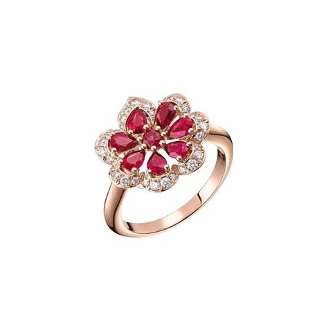 أجمل موديلات خواتم ذهب ملونة على شكل زهور موضة شتاء 2024 مجلة سيدتي