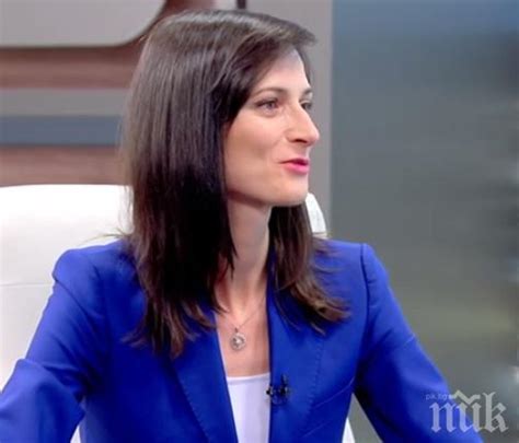 НЕ Е ЗА ВЯРВАНЕ Мария Габриел разкри къде живее със съпруга си Информационна агенция ПИК