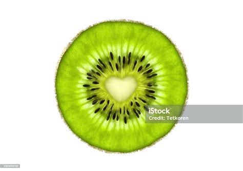 흰색 배경에 고립 된 신선한 육즙이 많은 키위의 아름다운 조각 0명에 대한 스톡 사진 및 기타 이미지 0명 건강한 생활방식 과일 Istock
