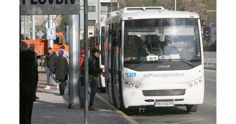 Полицаи в градските рейсове на Пловдив гледат за маски и глобяват