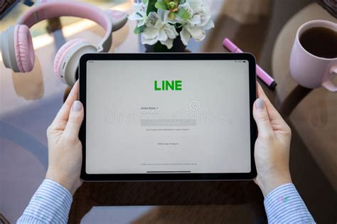 Woman Hand Holding IPad Air Space Gray With Service Line Editorial Image Image Of Illustrative