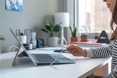 5 Easy Ways To Charge A Microsoft Surface Pen