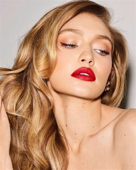 Pin De Anna Parish En Bella And Gigi Hadid Maquillaje De Famosos