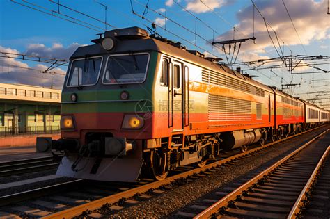 铁轨上的运货火车高清图片下载 正版图片600849623 摄图网 铁轨上的运货火车高清图片下载 正版图片600849623 摄图网