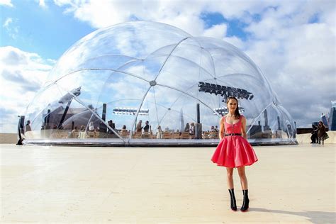 Emilia Clarke Hot In Pink At Alexander Mcqueen Show Photos The Fappening