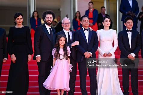 عوامل فیلم زن و بچه سعید روستایی روی فرش قرمز کن پریناز ایزدیار، پیمان معادی و سها نیاستی چه