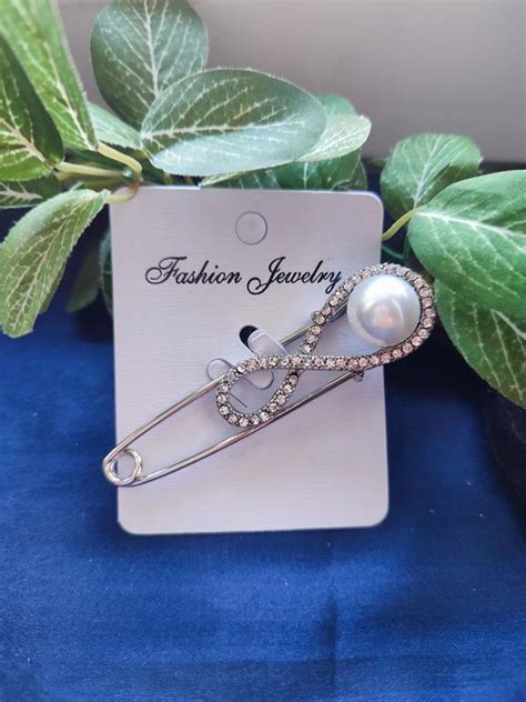 Булавка — ціна 70 грн у каталозі Брошки Купити аксесуари за доступною ціною на Шафі Україна