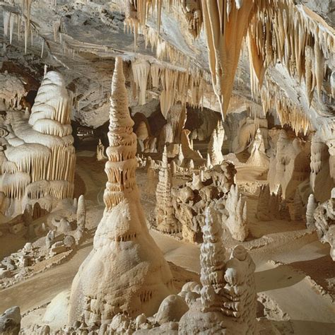 Premium Photo Describe The Geological Formations Inside A Massive