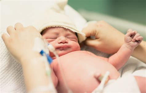 মাথা প্রায় নেই আছে পুরুষ স্ত্রী উভয় যৌনাঙ্গ বাংলাদেশে জন্ম নিল বিস্ময় উভলিঙ্গ শিশু