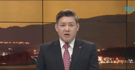 앵커가 음주 생방송” 벌건 얼굴에 혀꼬인 뉴스 진행자 무슨 일