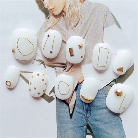 20 ไอเดียทำเล็บสีขาว สวยเรียบหรู เป็นเล็บเจ้าสาวได้ Ladyissue เว็บรีวิวเครื่องสำอาง ชุมชน