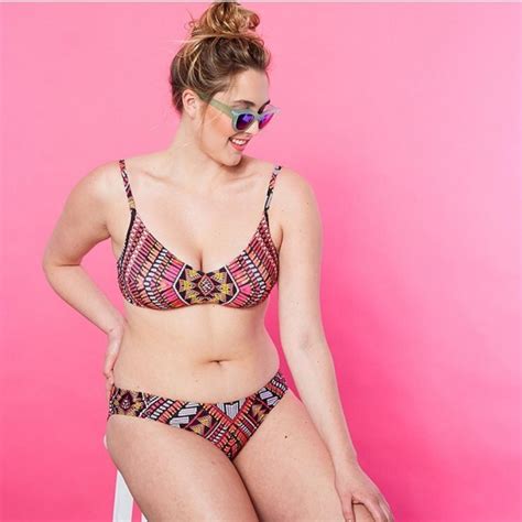 Allexa Dalessio Curvy Top Brasil