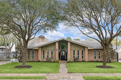10714 Sugar Hill Dr Houston Tx 77042 ®
