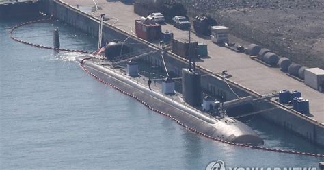 미국 핵잠수함 스프링필드 부산 입항