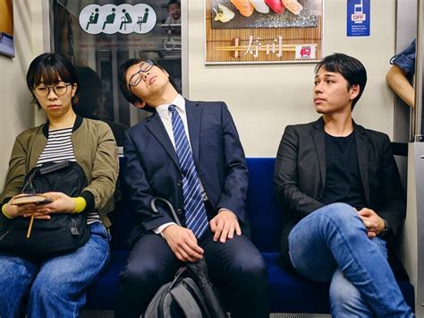 6時間睡眠を2週間続けると集中力は酩酊状態レベルに…｢電車で居眠りをする人は危険｣といえる理由【2023上半期best5】 自分では気づかない睡眠不足の深刻なダメージ President