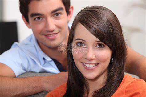 年轻夫妇的头部和肩膀高清图片下载 正版图片320952816 摄图网