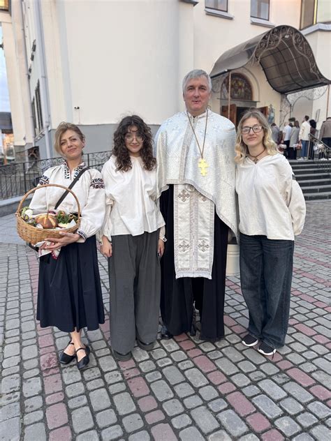 Ivan Колись ми ходили святити Паску в обід Уже пару років тільки ввечері коли святить