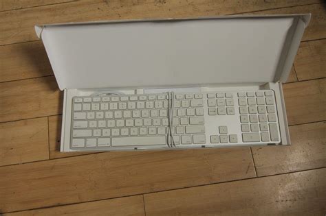 Apple Macintosh Keyboard With Numeric Keypad Mb110ll B 1791396258