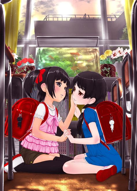 【糸引きロリレズキス】二次ロリっ子が女同士の大人のディープキスで唾液で糸引きながら夢中になってるメロメロロリディープレズキスエロ画像 二次
