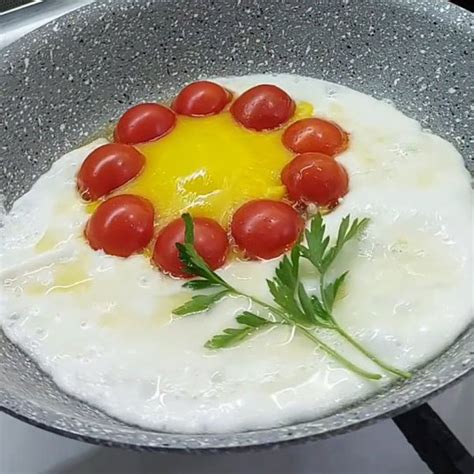 تزیین صبحانه ساده شیک با پنیر و تخم مرغ تزیین صبحانه لاکچری