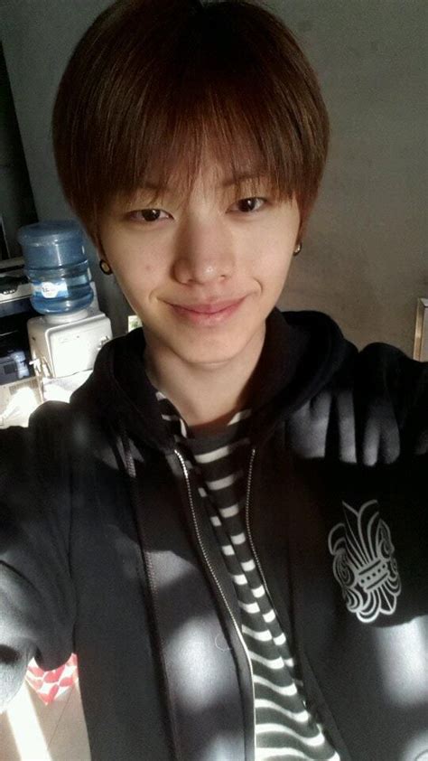 육성재 On Twitter