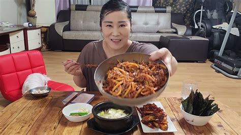 일상 먹방 ] 한식 18년 째 운영중인 자영업자의 된장찌개 레시피 생채비빔밥 오이무침 수다먹방 Mukbang Youtube