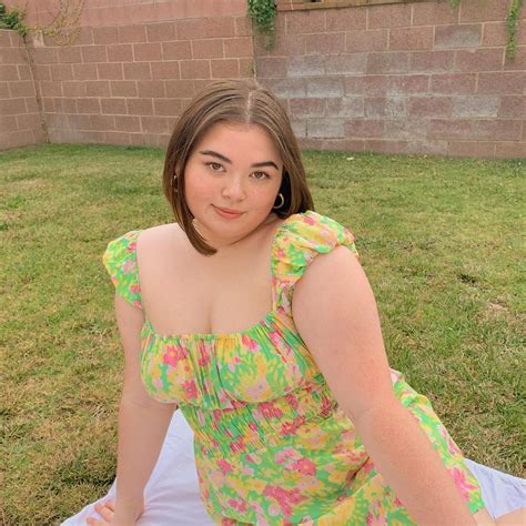 Cute Aesthetic Body Positivity Mid Size Girl Big Girl Aesthetic Madison