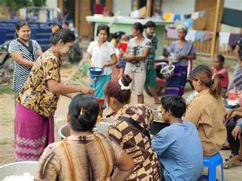 ဆားလင်းကြီးမြို့နယ်ရှိ စစ်ဘေးရှောင် ပြည်သူများကို အစားအသောက်များ ကျွေးမွေး လှူဒါန်း Khit Thit