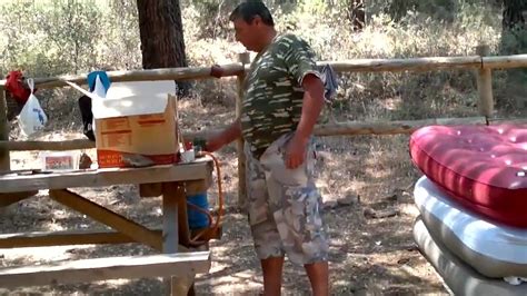 Guy Mooning Showing Hole 中文