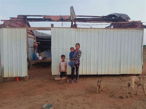 ភ្លៀងធ្លាក់លាយទ្បំខ្យល់កន្ត្រាក់ បណ្ដាល ឲ្យ ផ្ទះពលរដ្ឋ៤ខ្នងរបើកដំបូលស័ង្កសីចំនួន២ភូមិ