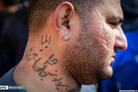 عکس تاتو صلیب روی گردن