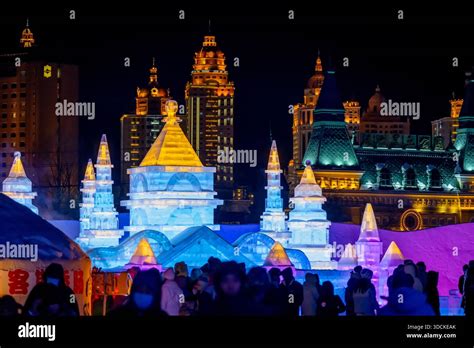 251220 Manzhouli Dec 20 2025 Xinhua People Visit An Ice