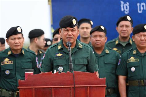 ឯកឧត្តម នាយឧត្តមសេនីយ៍ ស ថេត បន្តចុះជួបសំណេះសំណាល