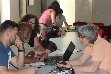 Design Learning Scenarios For Educational Robotics Associação