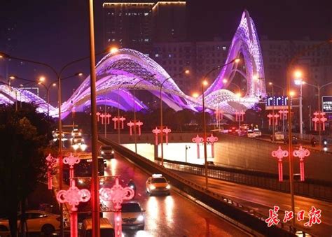 中国结灯扮靓光谷广场丨图集 武汉 新闻中心 长江网 cjn cn