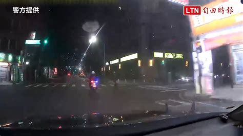 通緝犯蘆洲拒檢衝撞！警開3槍仍飛車逃逸 在林口棄車（警方提供翻攝畫面） Youtube