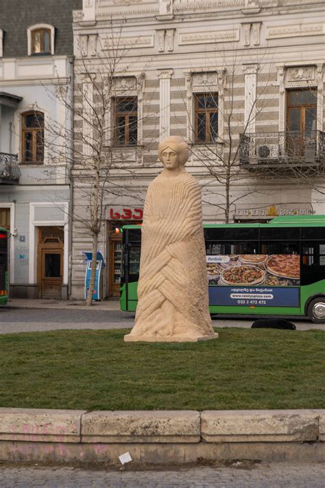ზაარბრიუკენის მოედანზე გიორგი ხანიაშვილის ქანდაკება დროის ნაწნავები განთავსდა At