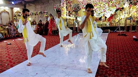 Pakistani Wedding Mehndi Dance Song Nach Panjaban Youtube